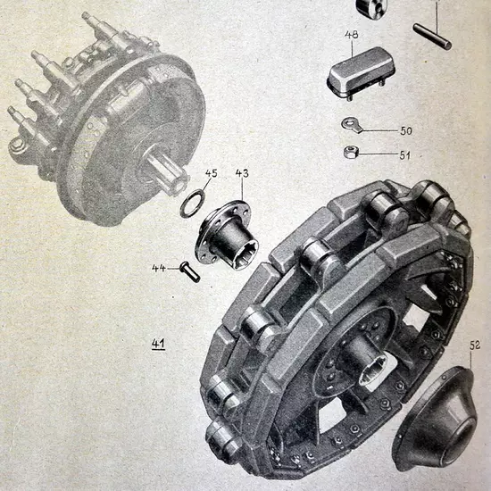 La rueda principal de un tractor semi-barril con almohadas de goma y rodillos en lugar de dientes