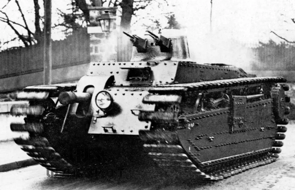 Schneider-Renault SRA, uno dei partecipanti del programma Char B. A quel tempo era più aggredito Saau di un serbatoio, e la massa di combattimento ha superato la massa nel 5 T