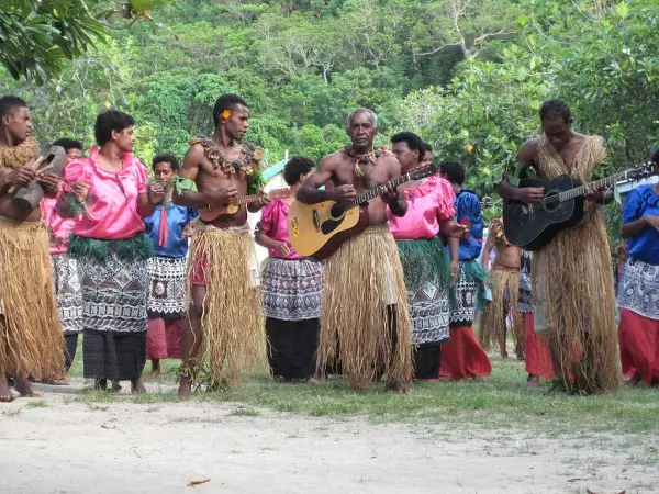 Aisea ua faʻapouliuli ai negroids? Ma faʻapea foi ma lauulu sinasina - o fea e latou te o mai ai?