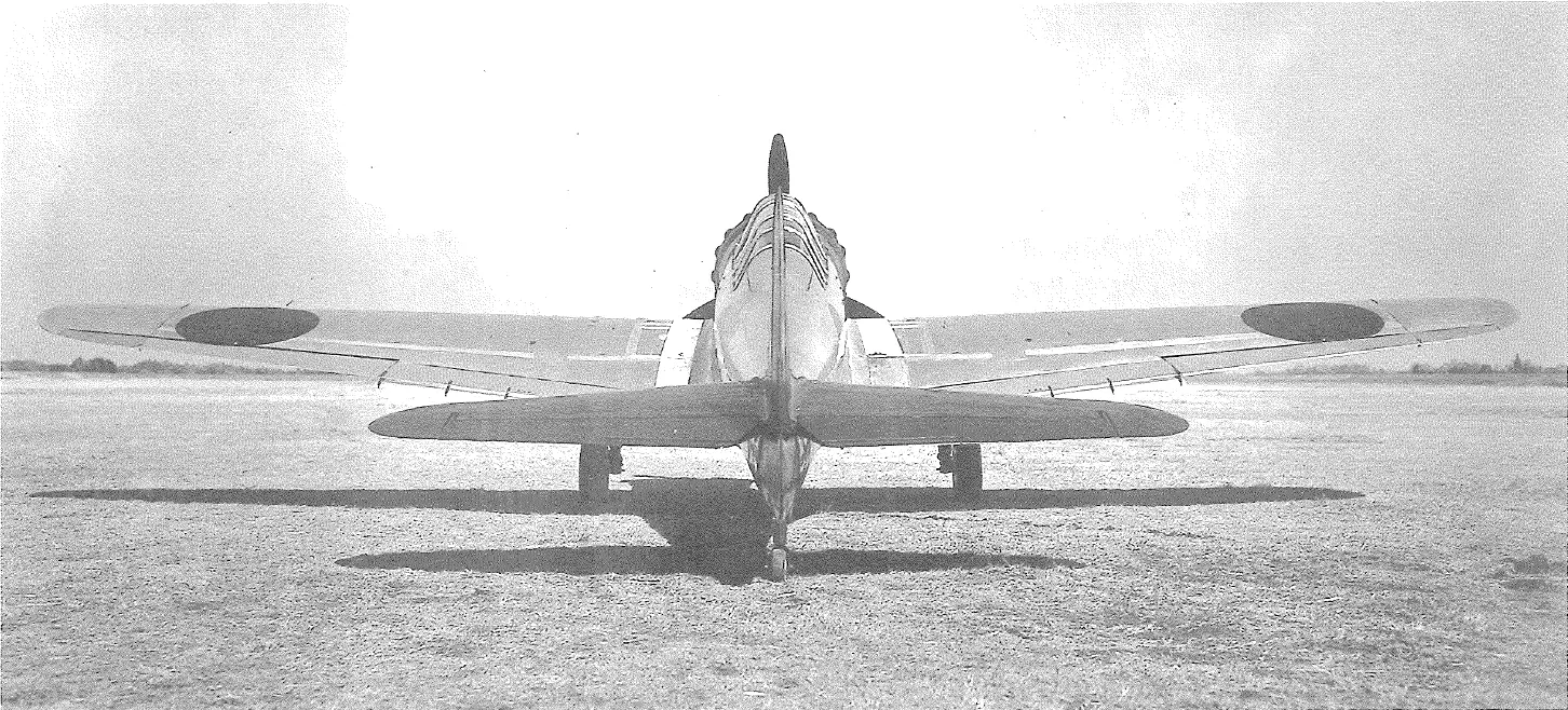 Kulawarga sing kalah. Dek Peaking Bomber Bomber Nakajima D3n1. Jepang