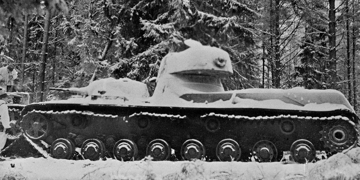 SOviet ağır tankı, Karelian isthmusunda fugalar üzərində partladı