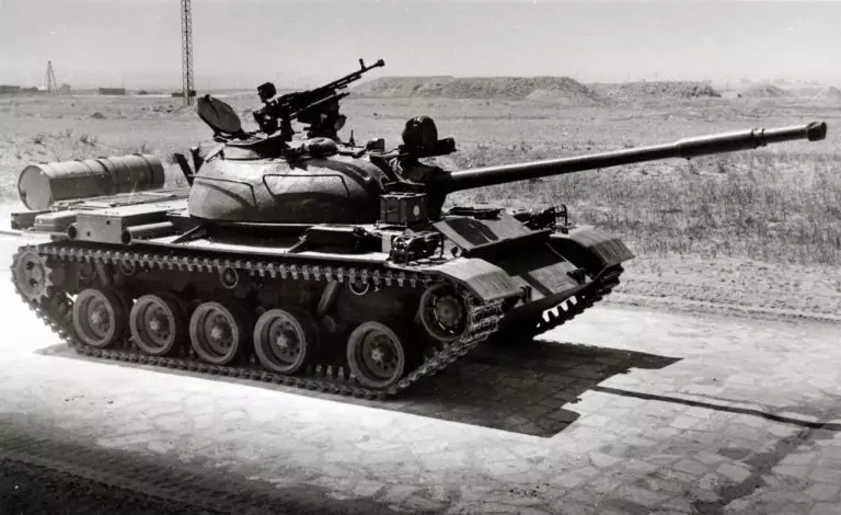 De earste Sineeske tanks. Belibbe type 69 op fermindere rollen