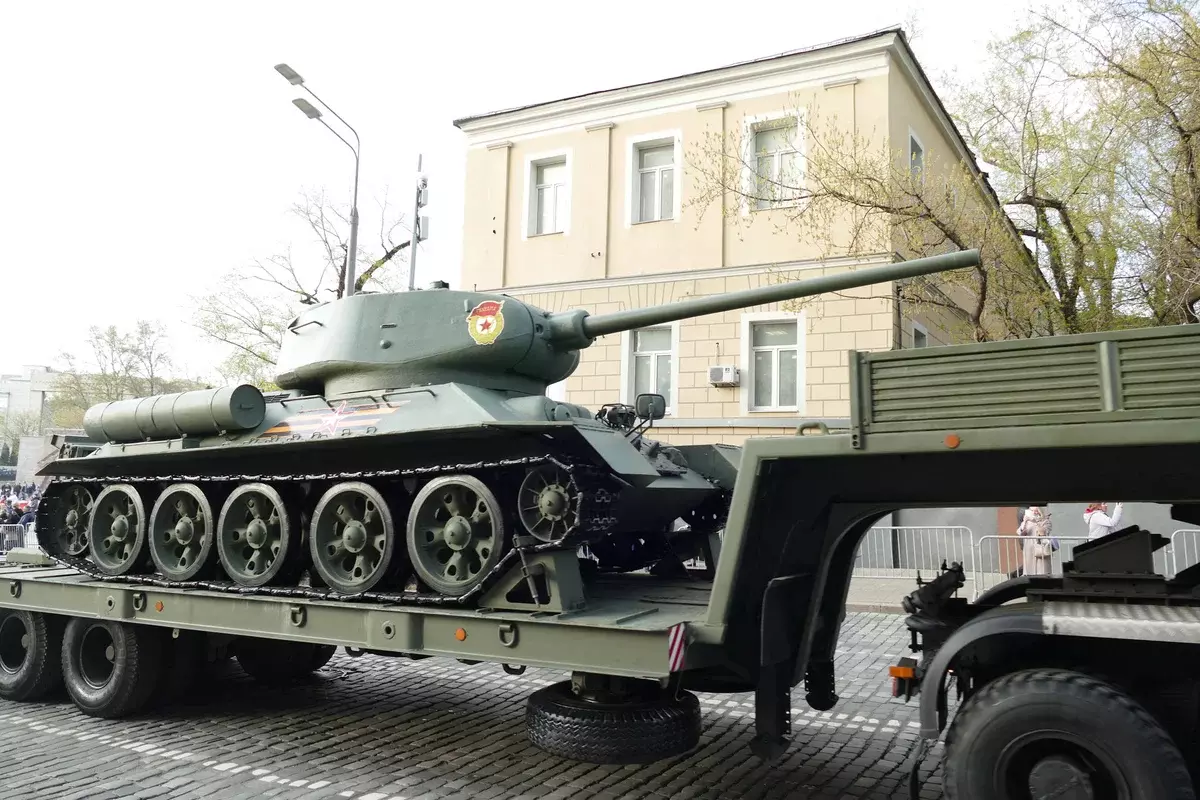 T-34-85 Czechoslovak Mmepụta, oge a na igwe ndị dị otú ahụ naanị 3