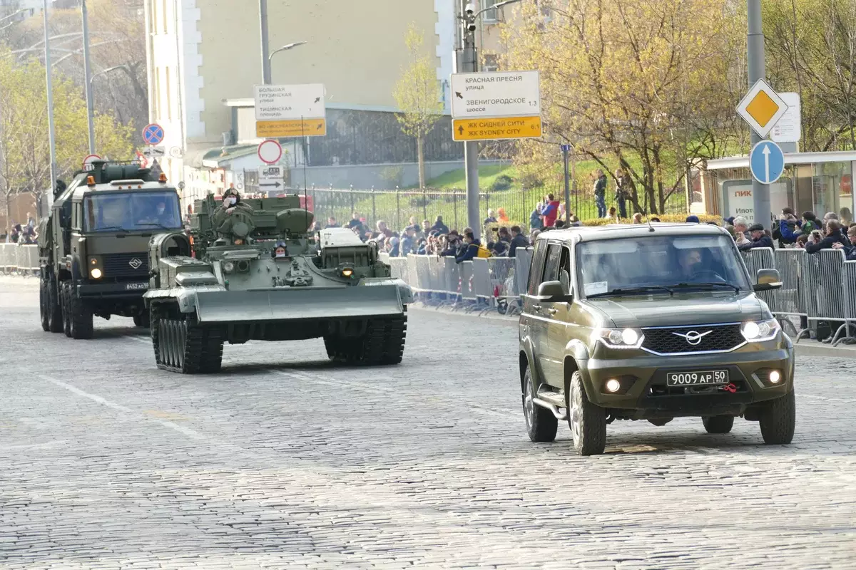 Ny milina fanohanana dia fomba nentim-paharazana natao voalohany. Tsanganana izy ireo ary mihidy. Mahatsikaiky, tamin'ny fotoam-pivavahana voalohany tamin'ny hariva ny fehin 'ny bram