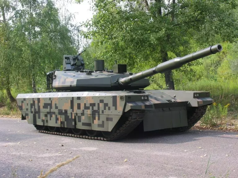 T-72 na Polish ma ọ bụ nke na-eme nke ọma nke polish obt Pt-91 Tweardy