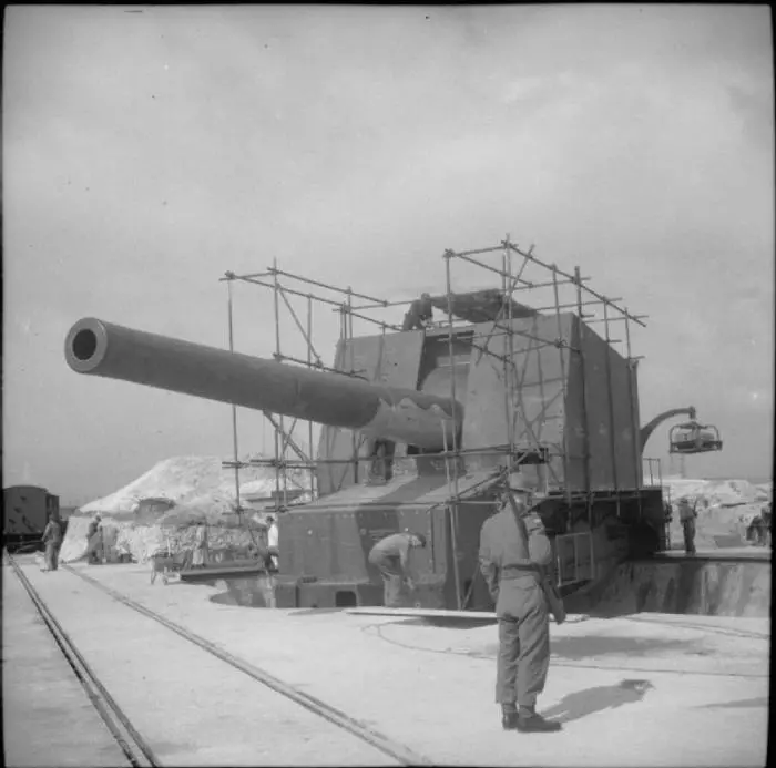 381 mm Turminstallation; Bauzeit - mehr als ein Jahr (fertig im Jahr 1942)