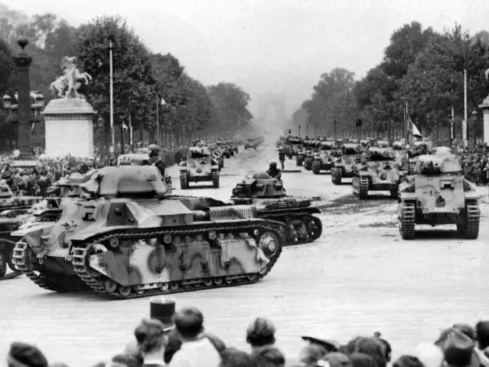 Tanks 507 RRC kuri Parade, Paris, 14 Nyakanga 1937