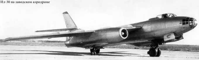 Ibhomu langaphambili elinamava i-Il-30. i-USSR