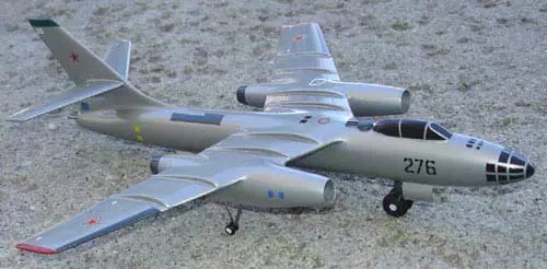 Imodeli ye-IL-30 yangaphambili yebhomu