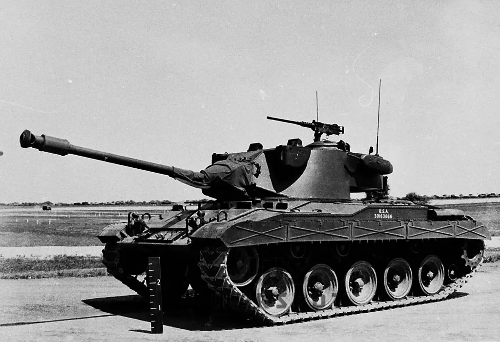 Yuri Pasholok. Bulldog l'avantpassat. Tanc de llum de la superfície T37. USA