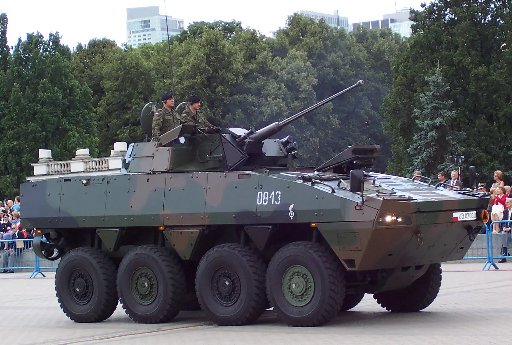 Veicoli modulari universali blindati su ruote finlandesi Patria AMV