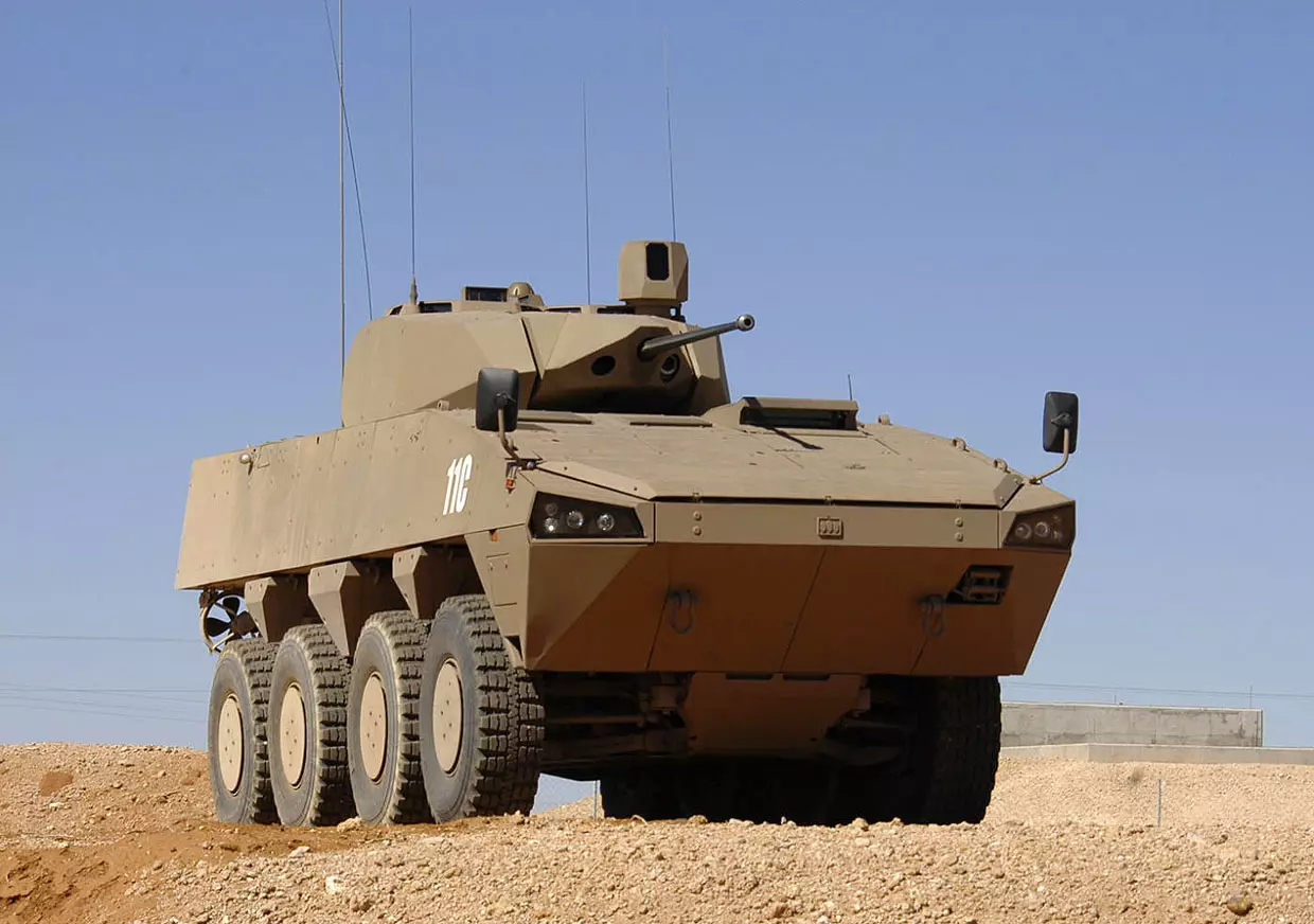 Versiune sud-africană a BMP pe șasiul Patria AMV cu turela Denel LTC 30