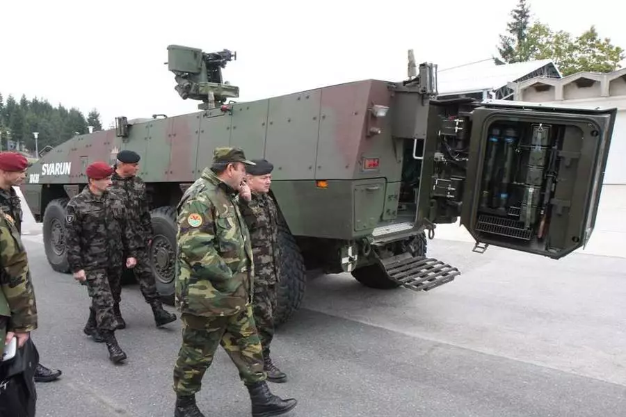 Варыянт БТР на шасі Patria AMV для войска Славеніі з змененай кон¬струкцией кармавой дзверы