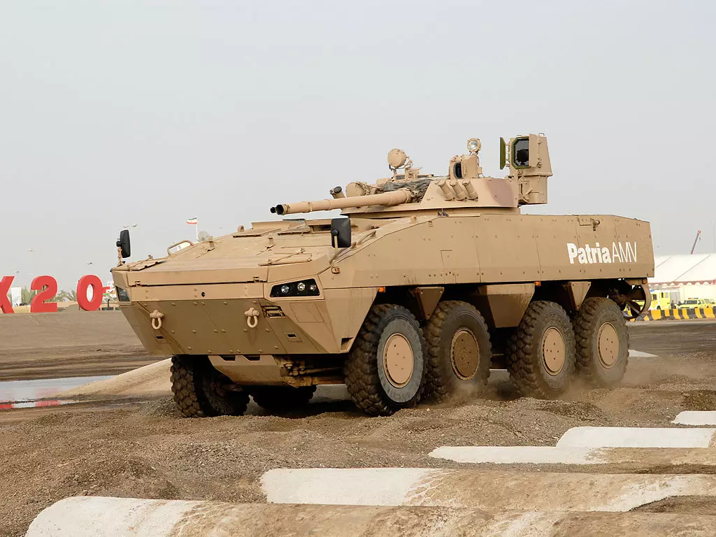 BMP variants uz paplašinātās Patria AMV šasijas ar ieroču kompleksu no BMP-3