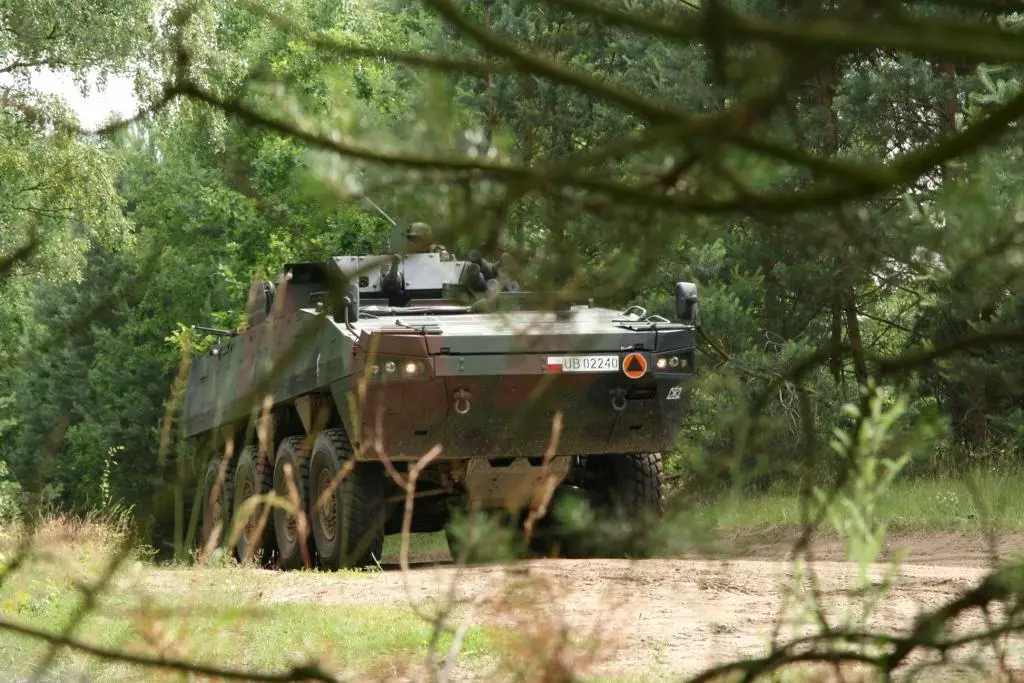 Фінскія колавыя браняваныя універсальныя модульныя машыны Patria AMV