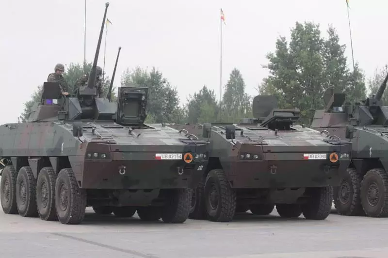 Vehicule modulare universale blindate cu roți finlandeze Patria AMV
