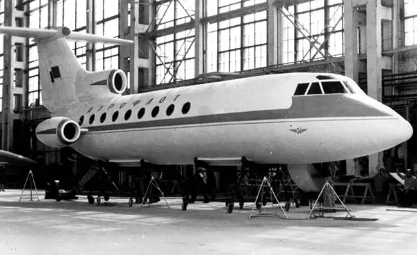 Projekt bližnjega potniškega letala AN-20. USSR.