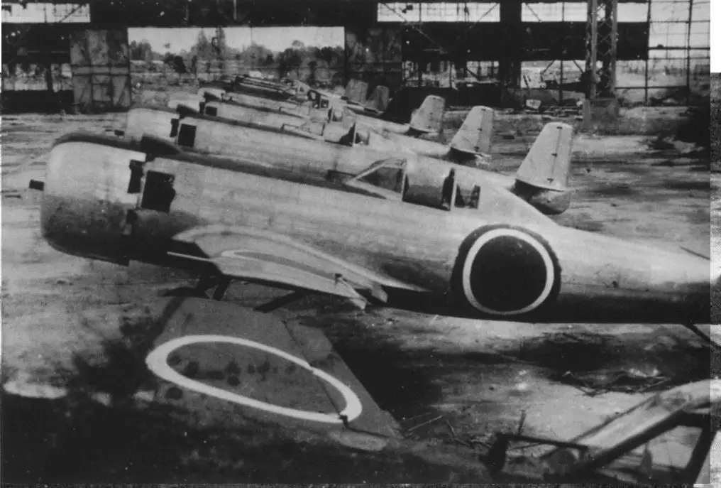 Nakajima Ki-115 Tsurugi ýörite hüjüm uçary (中 島 キ 115 剣). Japanaponiýa