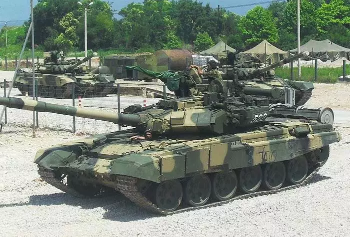 روس کا اہم جنگی ٹینک T-90 ہے۔