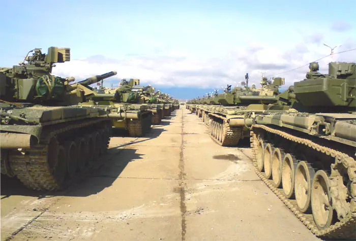 Głównym czołgiem bojowym Rosji jest T-90.