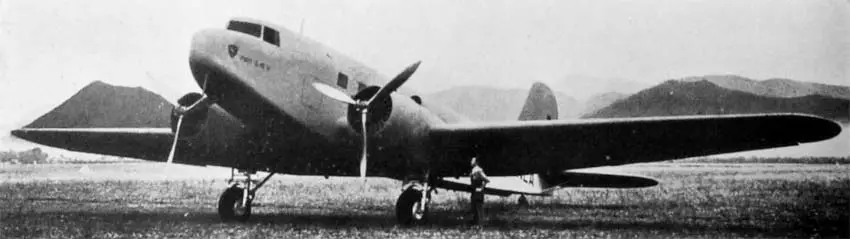 Pesawat penumpang mesin kembar Fiat G.18. Italia