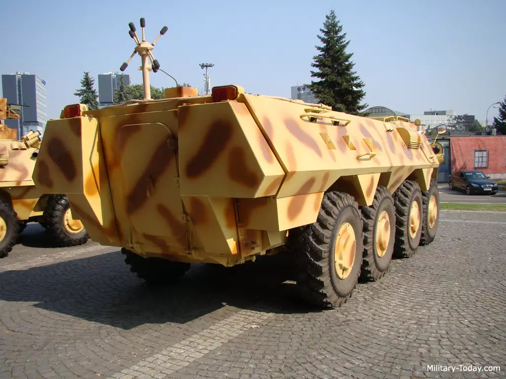 Nakasinati mga armadong kawani sa Armored Personnel saur-1 ug Saur-2. Romania