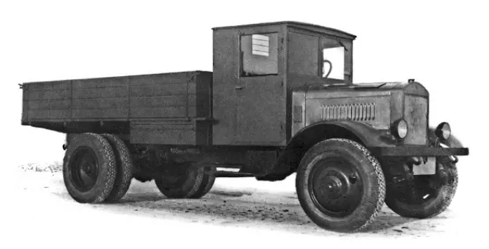 Dette er en 5-tons truck YAG-6 - den samme YAG-4 med eliminerede ulemper, der er identificeret under dets drift, og med de samme zis-oxoaggregater. Lanceret i serien i 1937. Indtil 1942 blev OK frigivet. 7.000 biler