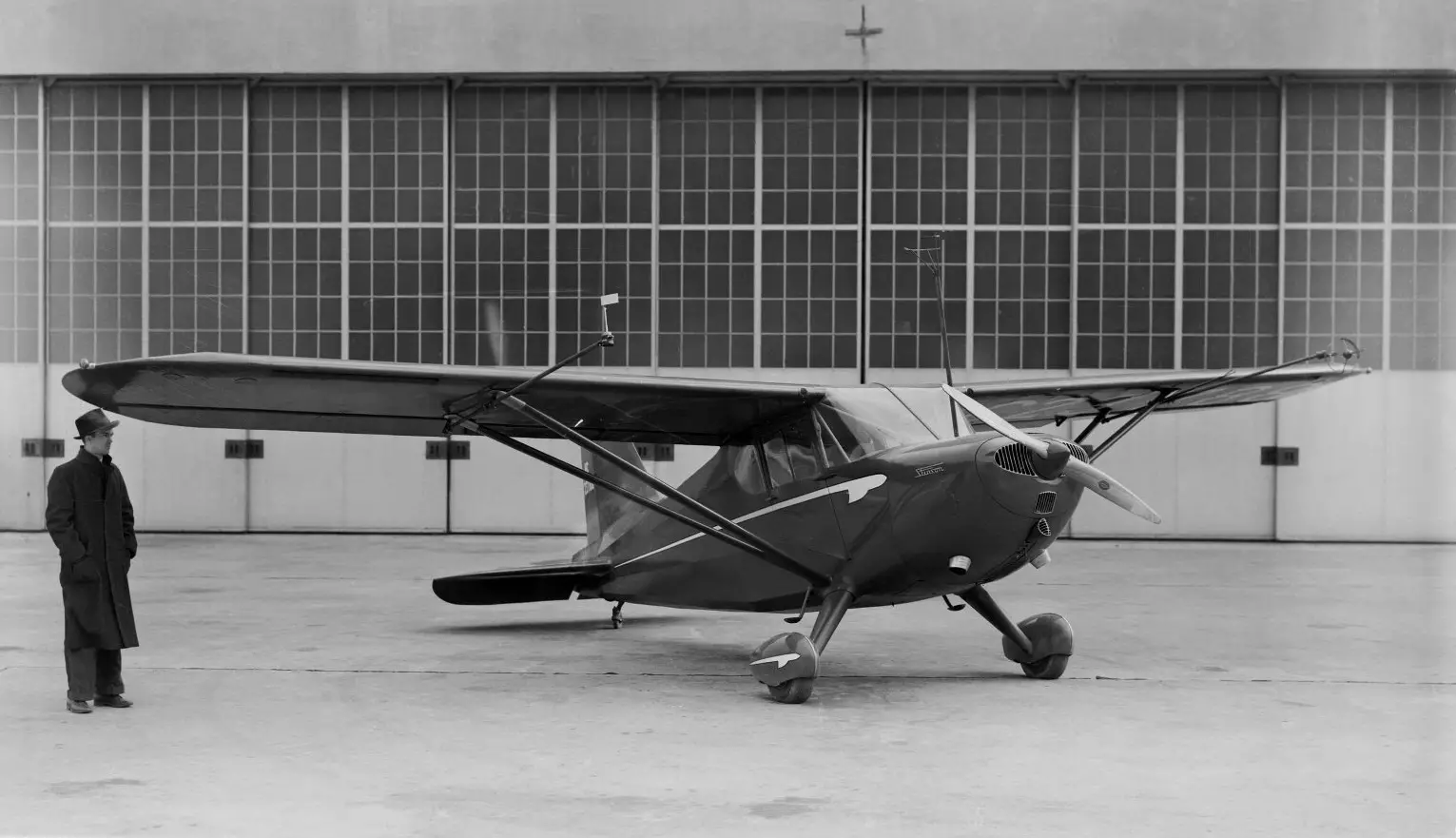 Aviation sa mundo ng alternatibong France (MFG). Mga dayuhan: Stinson 105 Voyager.