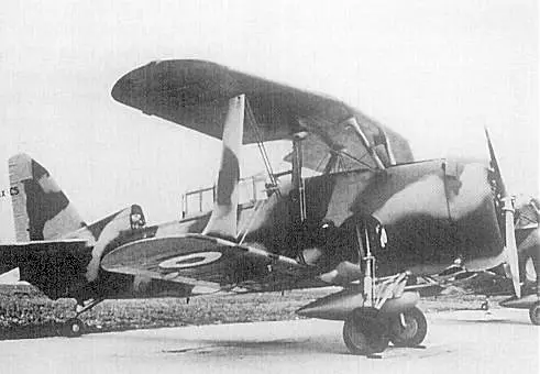 Duulista hawada adduunka kale ee Faransiiska (IFG). Ajaanibta: Curtiss SBC-4 Helldiver