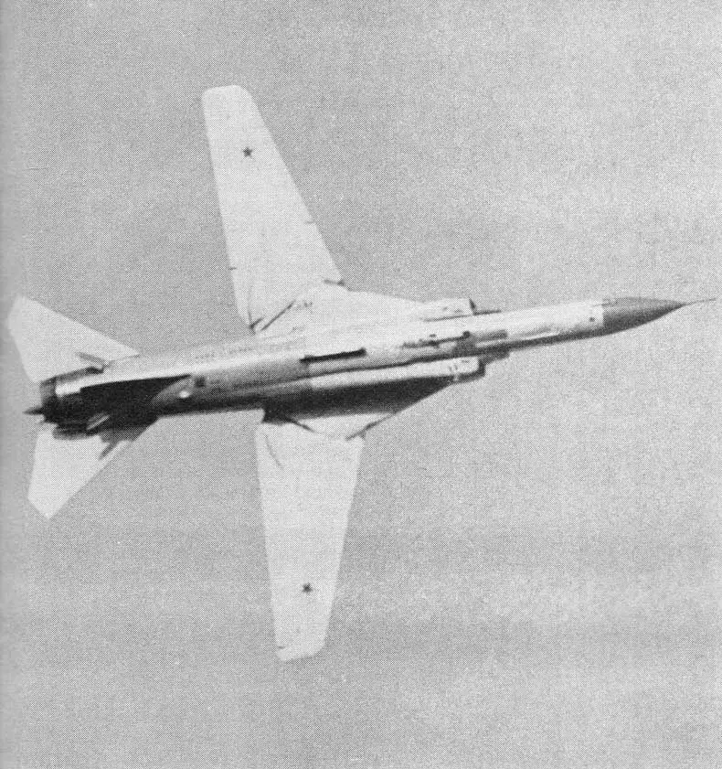 Máy bay chiến đấu MiG-23 đã đến thăm Reims ... sáu máy bay Nga trên trái đất và trên bầu trời đám mây! 35874_10