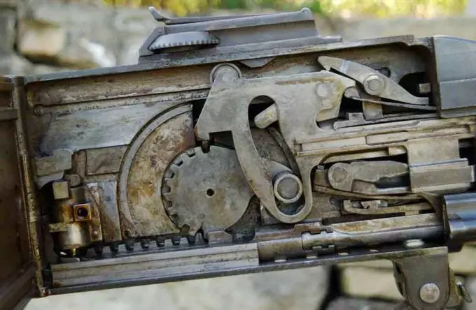 Orang Perancis yang bertukar. Saint-Etienne Mle Machine Gun 1907