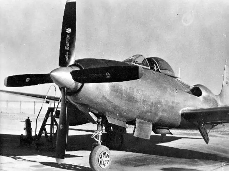 Pierwszy prototyp XP-81 po zainstalowaniu silnika turbośmigłowego. Flickr.com.