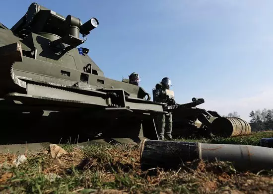 Dronaj tankoj kaj exoskeletons: Kiel la bastonoj de batalo robotoj en la rusa armeo