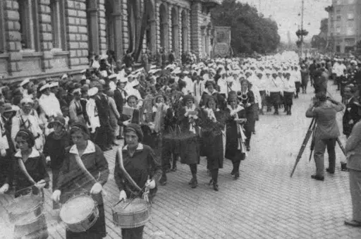 Matsatsi a phomolo a setso sa Bulgaria, ho ngola a Slavic le leseli