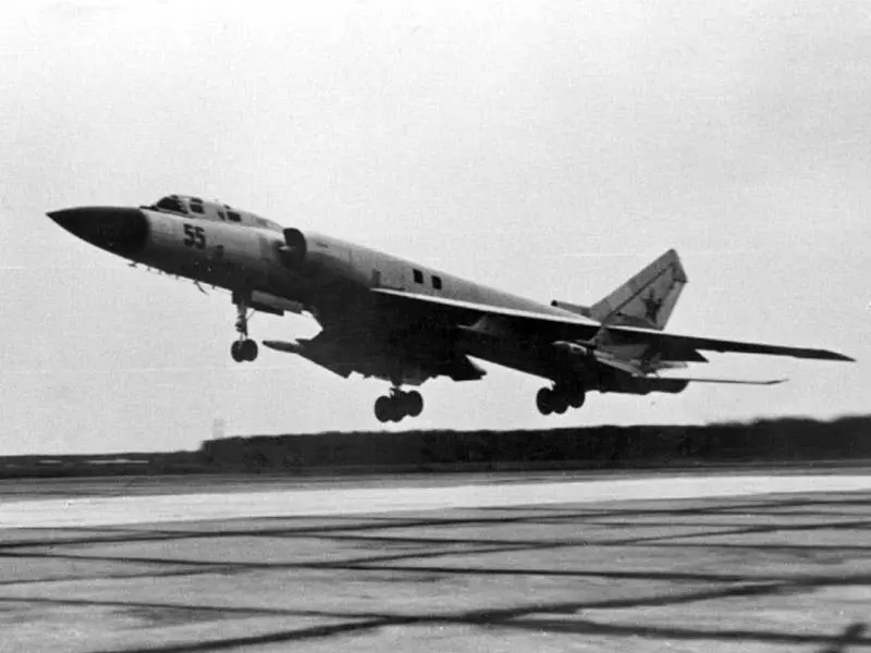 Langstrecken-Patrouillen-Abfangjäger Tu-128 (Teil 2) Serienproduktion und Modifikationen