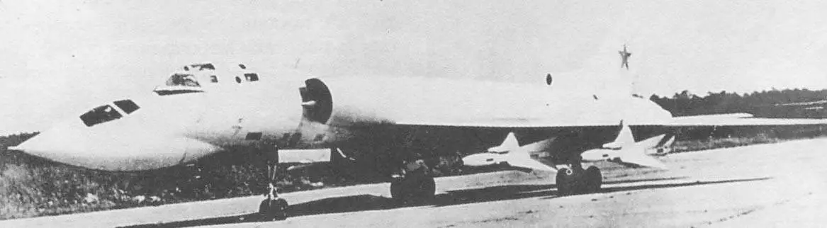 Ein Prototyp des Schulflugzeugs Tu-128UT, 1971