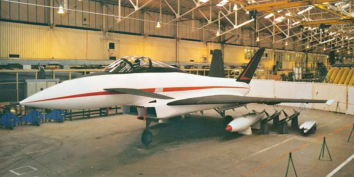 Appearance of the ACA project. The features of the future Eurofighter are visible more and more clear. Nevertheless, independent work in Britain and Germany are preserved, within which alternative options for the layout of the future fighter are investigated.