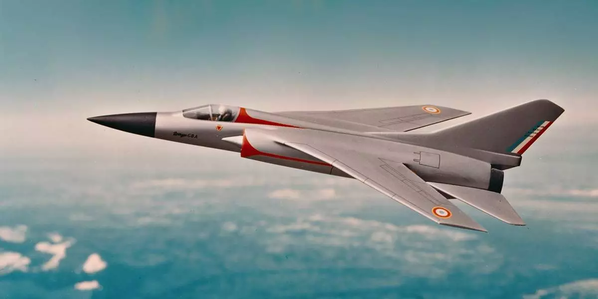 ACF taslama (söweş Futur de Avion) ​​ilkibaşda bir teksti süpürmek ganaty bilen Mirage F1 ösüşini kabul, emma soň Dassault deltoid ganat subut edilen Diagrammasy gaýdyp gelýär we Mirage 2000 ýeller