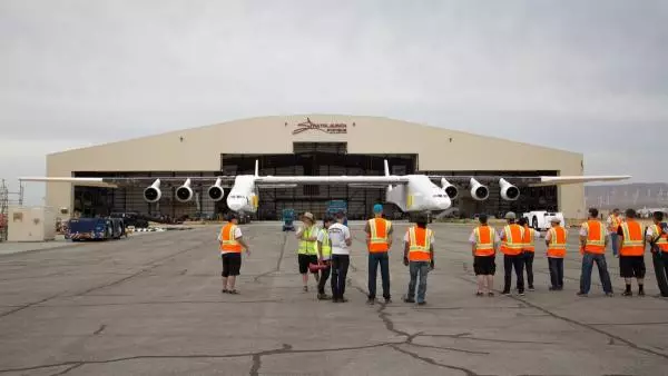 Ngeculake pesawat saka sistem wiwitan stratolaunch