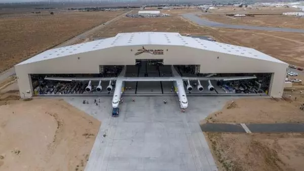 Kev muag khoom lub dav hlau ntawm Stratolaunch pib system