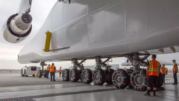 Kev muag khoom lub dav hlau ntawm Stratolaunch pib system