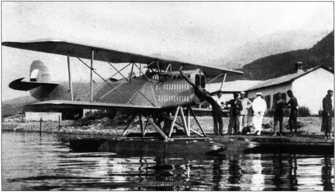 Y seaplane Tsiecoslofacia cyntaf. Cerbyd tynnu targed Aero A-29