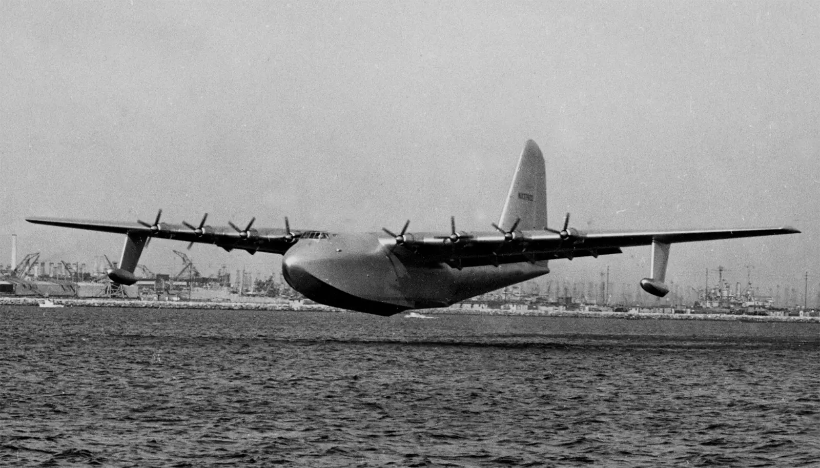 Apa angsa! Kapal terbang super berat Hughes H-4 (HFB-1) Hercules. Amerika Serikat