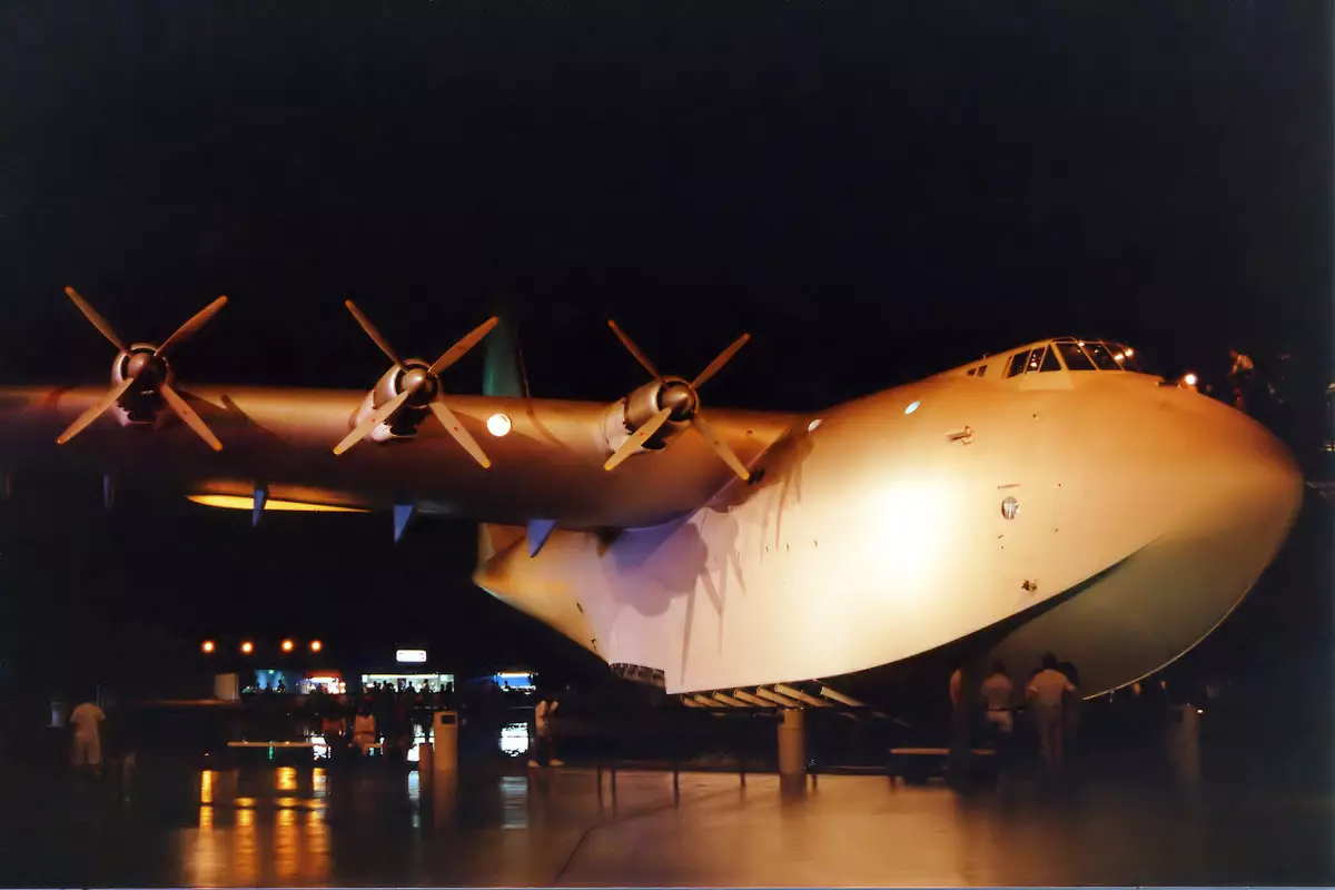 რა ბატი! სუპერ მძიმე მფრინავი ნავი Hughes H-4 (HFB-1) Hercules. აშშ