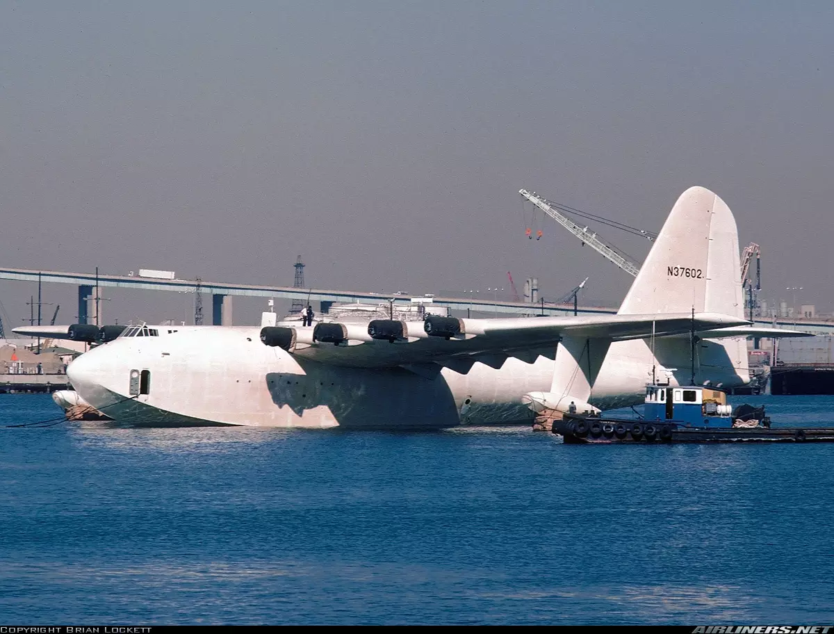 Apa angsa! Kapal terbang super berat Hughes H-4 (HFB-1) Hercules. Amerika Serikat