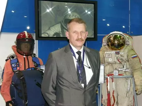 Pangkalahatang Direktor - Chief Designer ng JSC NPP Zvezda Sergey Pozdnyakov. Larawan ni Valery Elisavetsky