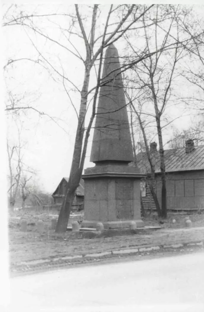 Təvazökar obelisk