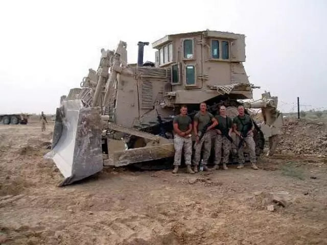 Medvídek IDF - buldozer Caterpillar D9R