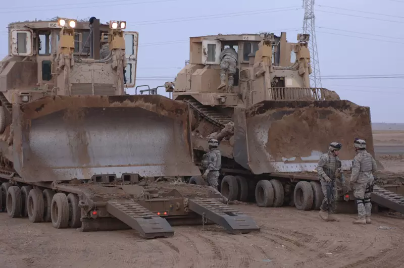 IDF peluxezko hartza - Caterpillar D9R bulldozer