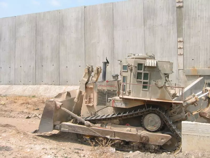 IDF peluxezko hartza - Caterpillar D9R bulldozer